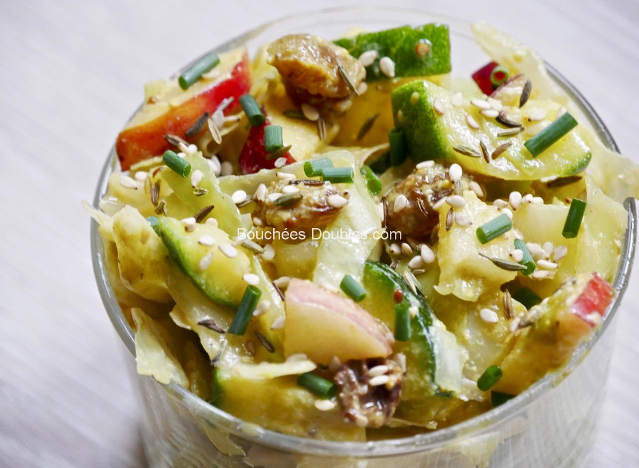 Salade de 2 choux marinés, fruits, sauce asiatique et agrume